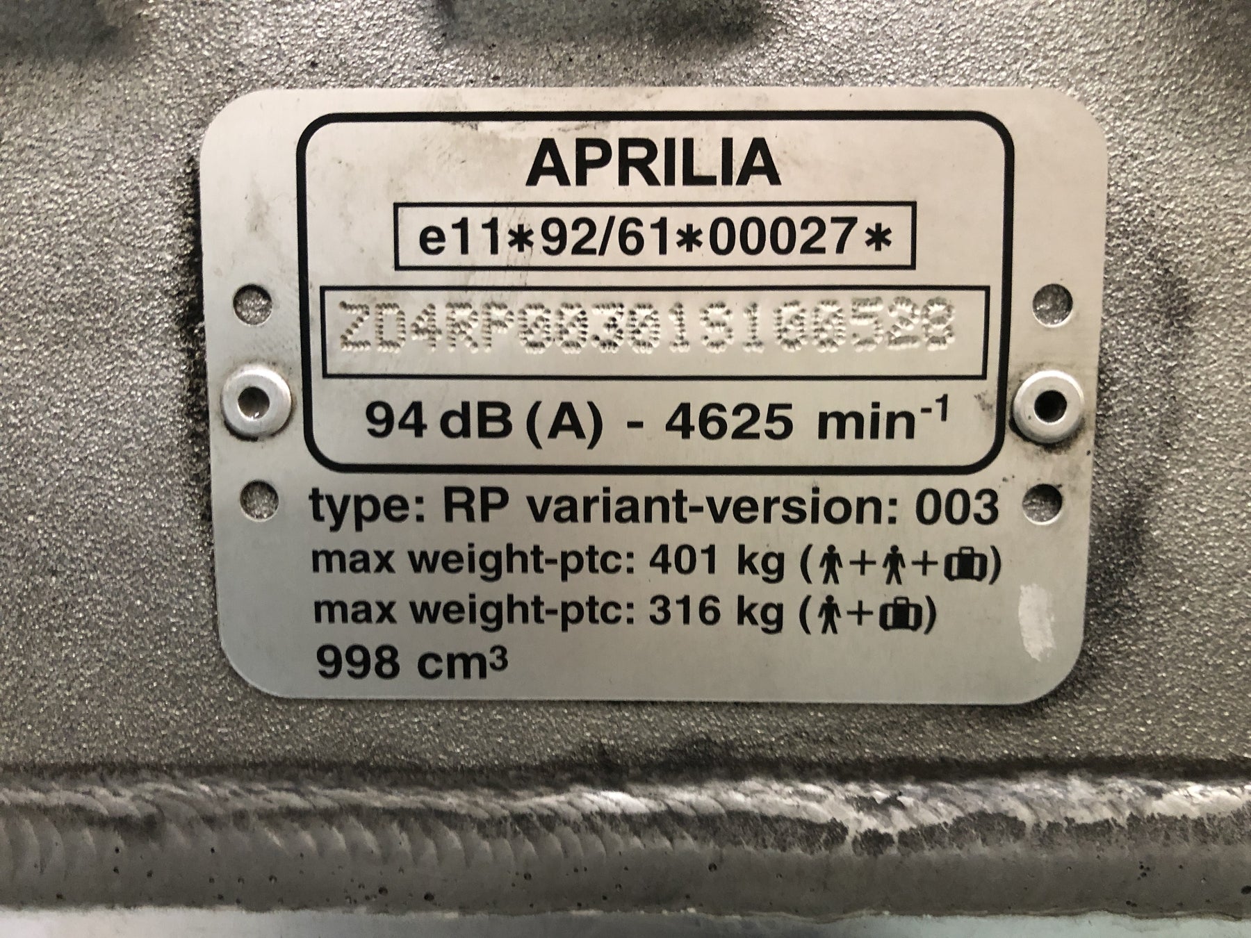 Aprilia RSV 1000 RP Mille [2001] - frame with papers